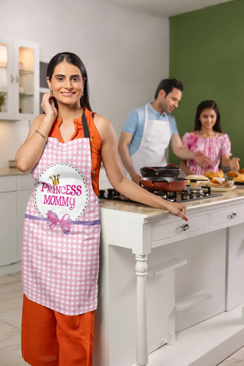 TheYaYaCafe® Queen Mommy In the World kitchen Chef Apron